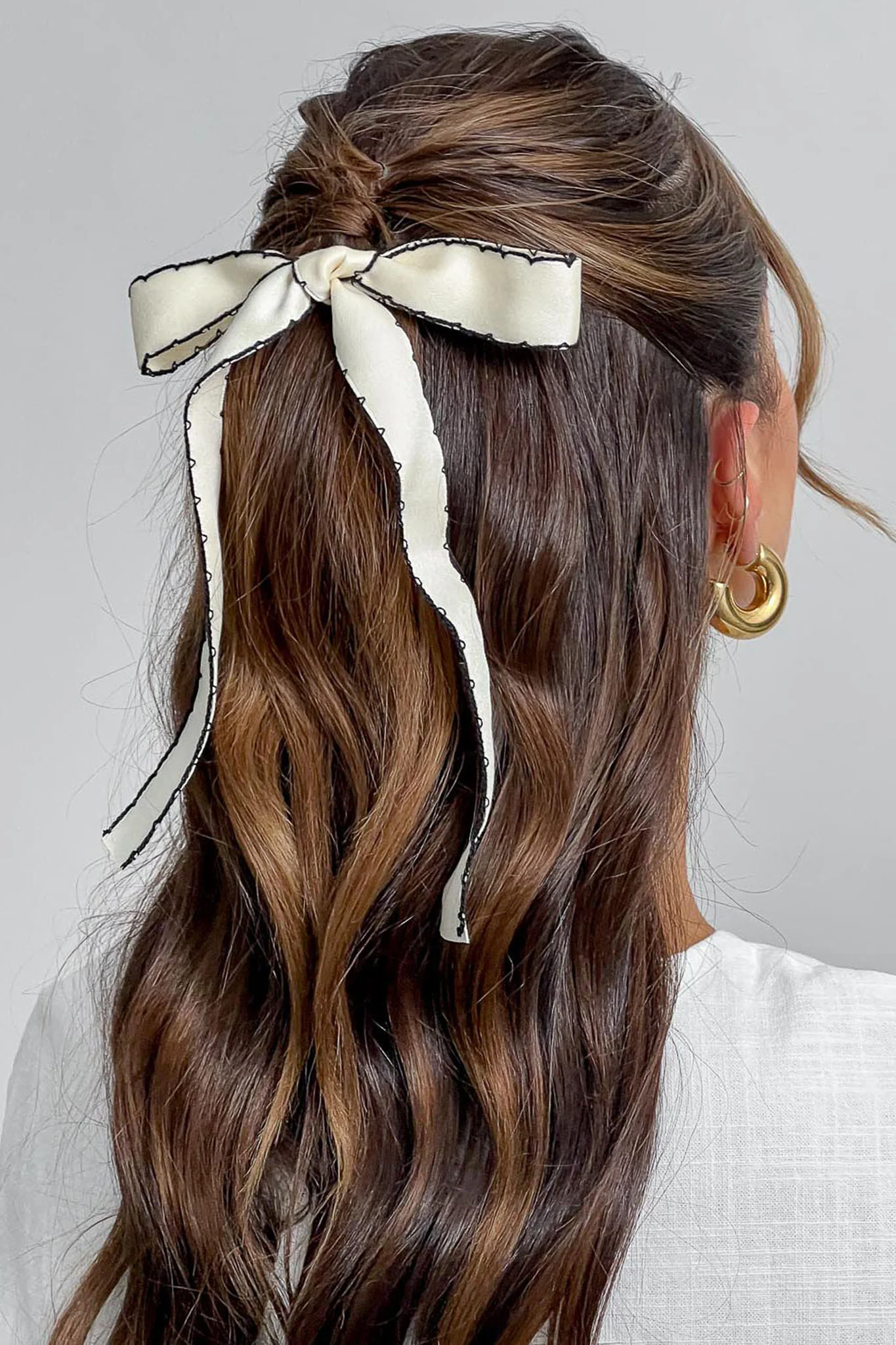 Misky Edge Stitch Bow Hairpin White - Selfie Leslie